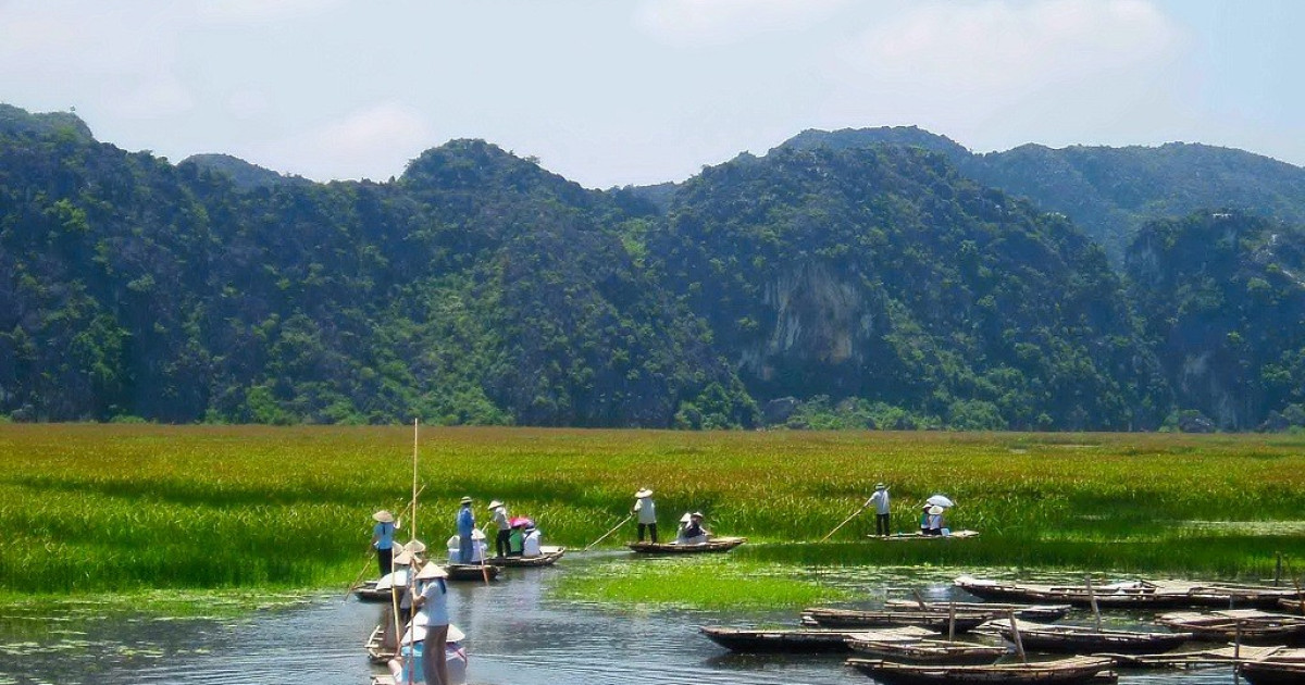 Kenh Ga Ninh Binh Complete Guide: Hot Springs, Floating Village & Boat